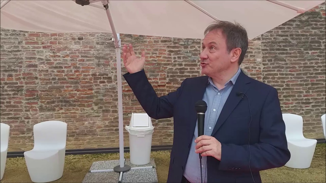 Andrea Binda - Di bolla in bolla - castello sforzesco di Novara - YouTube