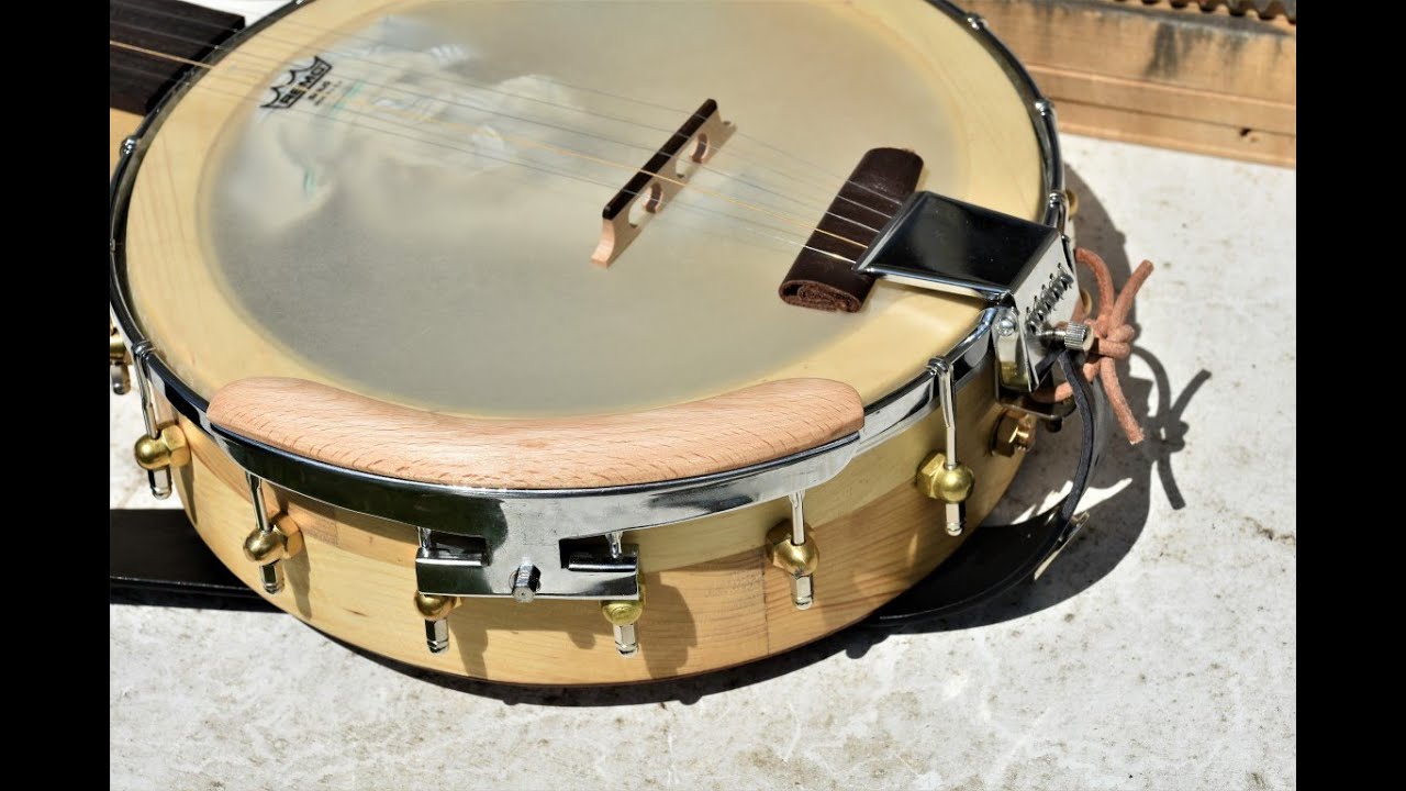 Pinewood experimental clawhammer banjo. - YouTube
