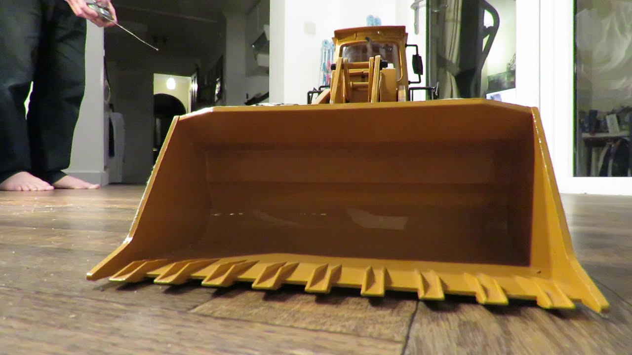 Eighth look RC HL Toys Bulldozer Power Scraper SW HL 3058 - YouTube