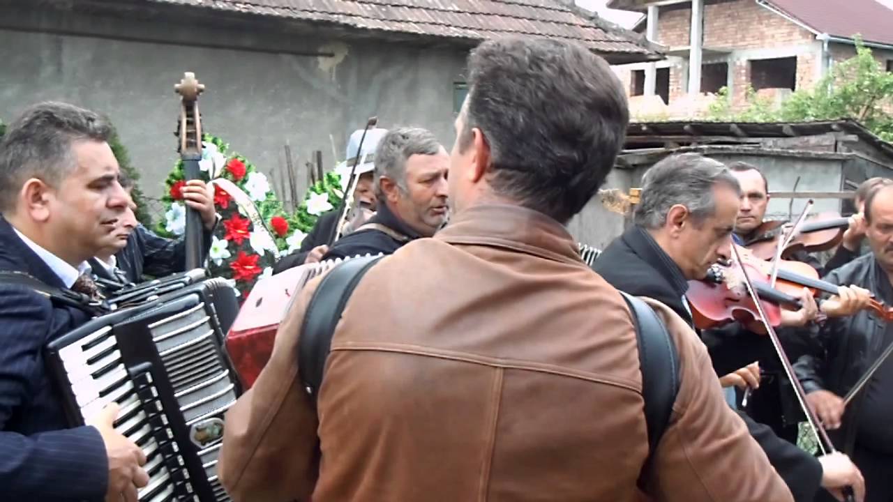 Funeral of a Gypsy Violinist in Gherla, Transylvania, Romania - YouTube