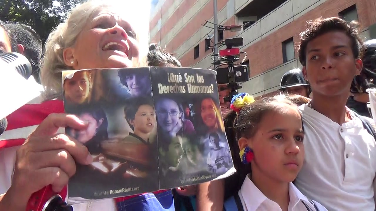 Protesta sector salud, Betsabé Márquez recitó art. 43 y 68 de CRBV 1999 ...