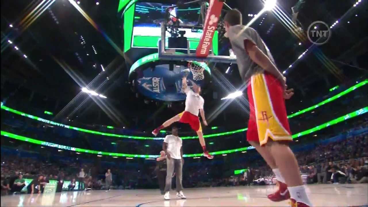 Chase Budinger Jumps Over Diddy (2012 NBA Dunk Contest) - YouTube