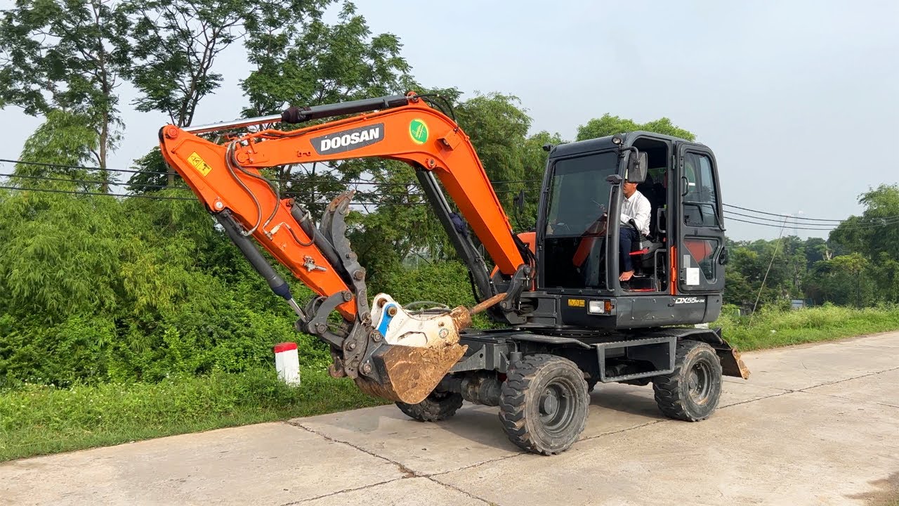 DOOSAN DX55W- 5K Của Xuân Mạnh Vlogs Tại Việt Nam - YouTube