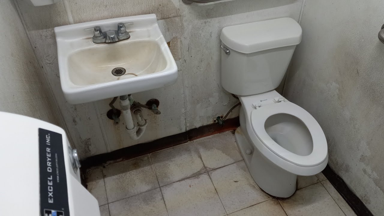 Exxon Men's Restroom - YouTube