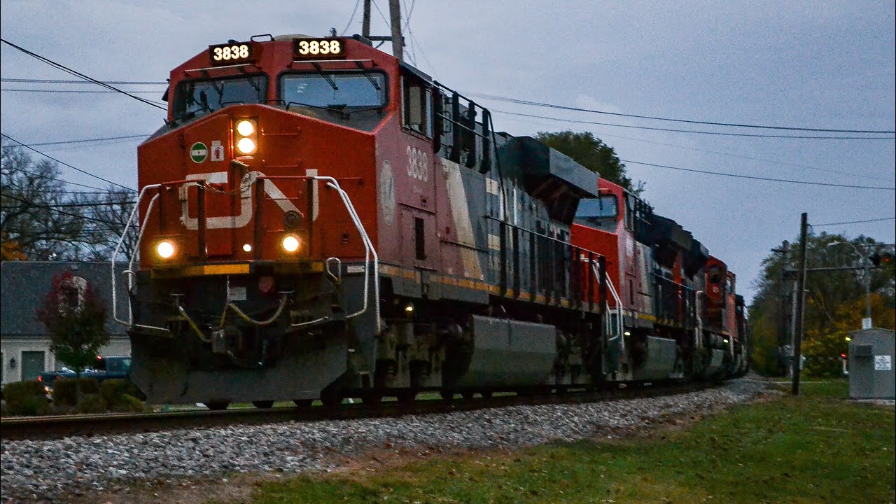 CN 3838 leads CN M337 with MVPX 1191 trailing through Elmhurst, IL on 11/3/2024! - YouTube