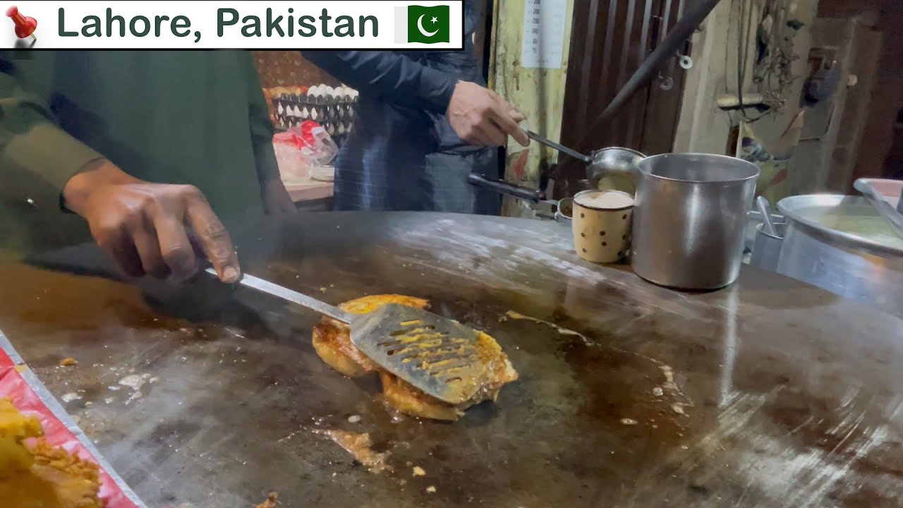Sandha Road Ka Mashoor Bun Plaster | Lahori Food | Famous Bun Plaster ...