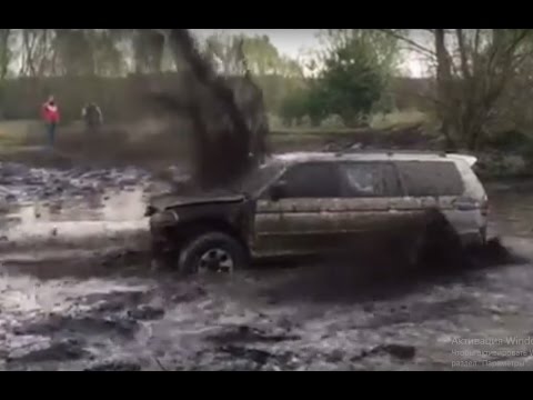 4x4 Mudding fails wins 2017 Jeeps mudding gone wrong - YouTube