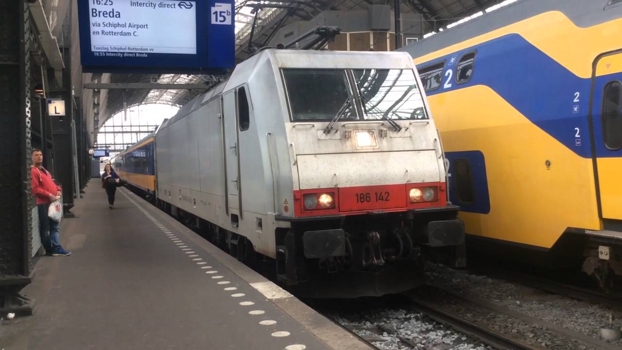 Traxx + NS Intercity Direct Rijdt Langzaam Weg Uit Amsterdam Centraal ...