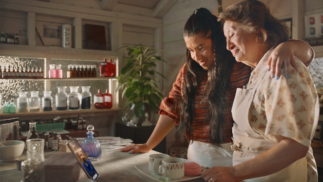 TurboTax Live 2024 Comercial "Tradición familiar" (Oficial :30) Anuncio ...