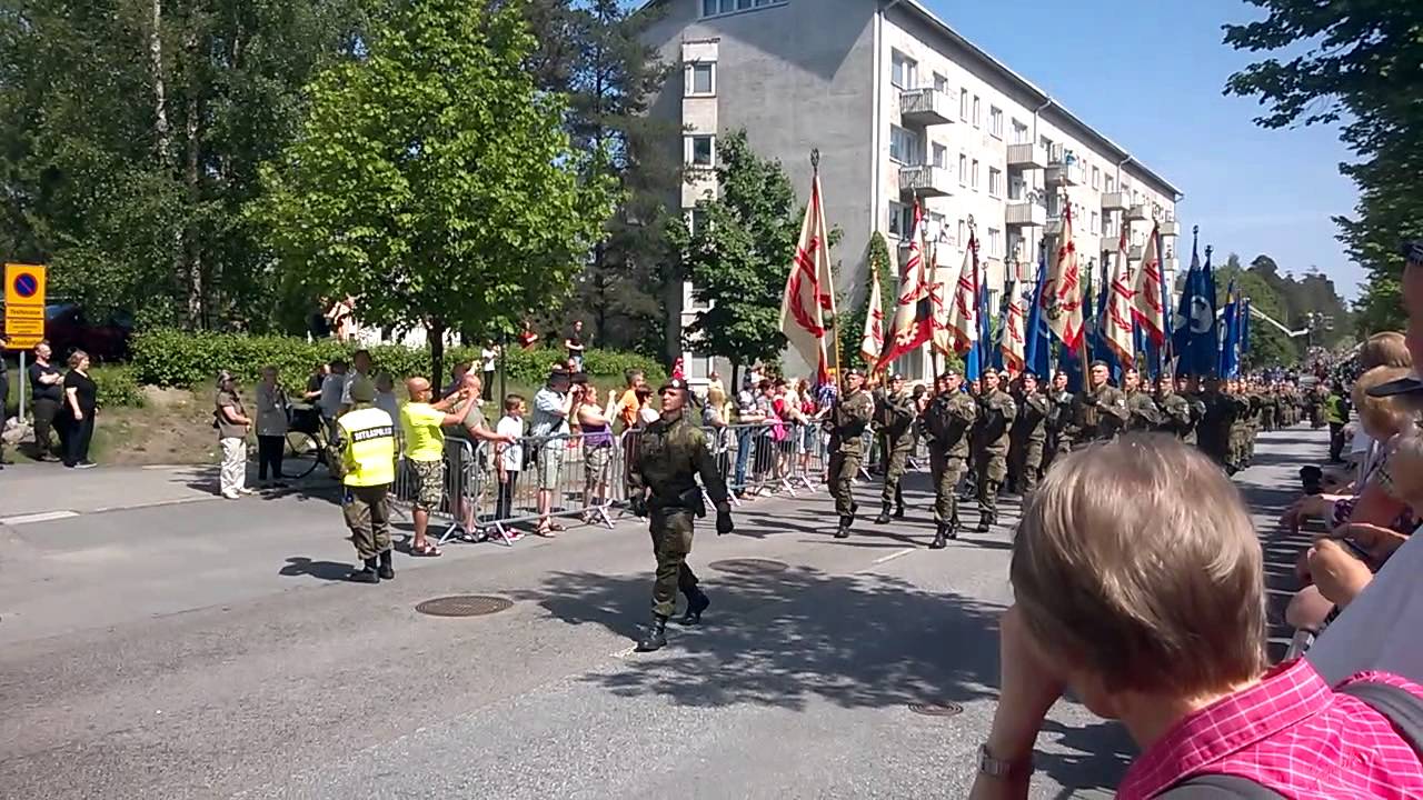 Finnish defence forces' day Lappeenranta : Parade leader and inf - YouTube