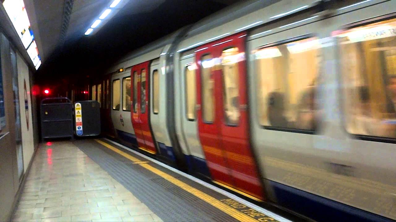 Metropolitan Line S Stock arriving at King's Cross - YouTube
