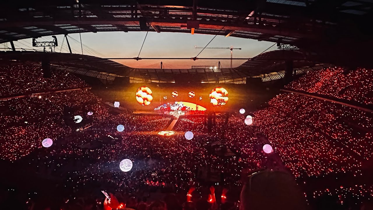 Coldplay - Fix You live @Etihad Stadium Manchester 03/06/23 - YouTube