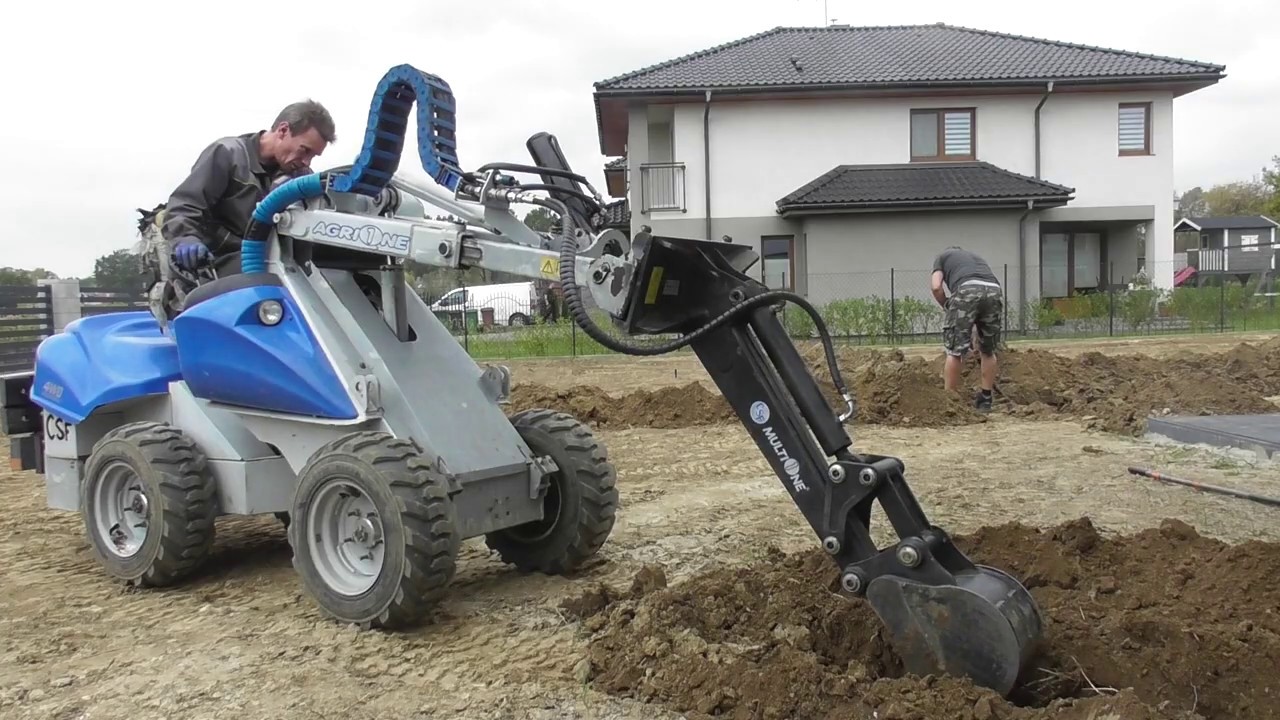 Multione CSF miniładowarka ramie kopiące pod system nawadniający. - YouTube