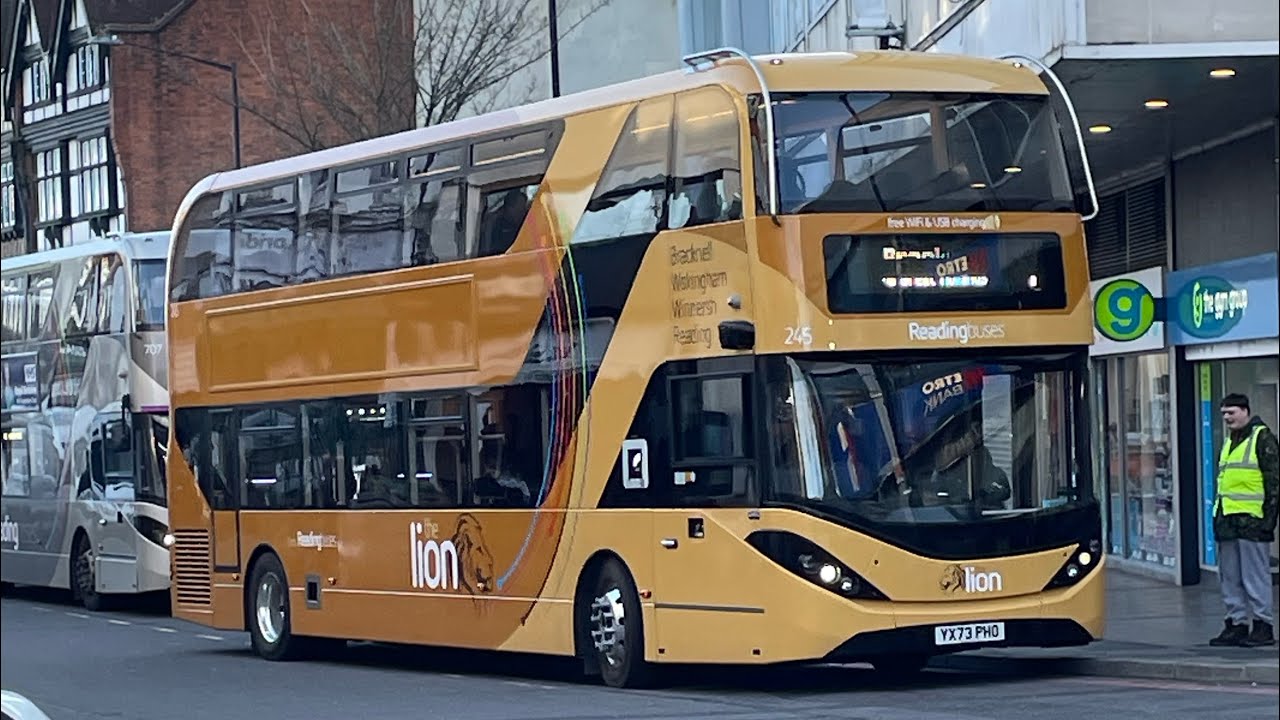 Reading Buses Enviro400City 245 (YX73 PHO) On Route 4 To Bracknell ...