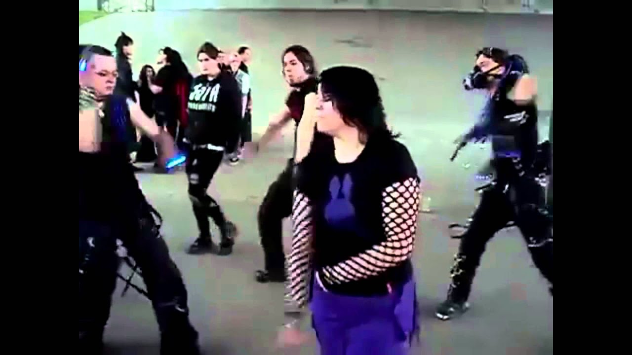 Cybergoths dancing Darude Sandstorm - YouTube