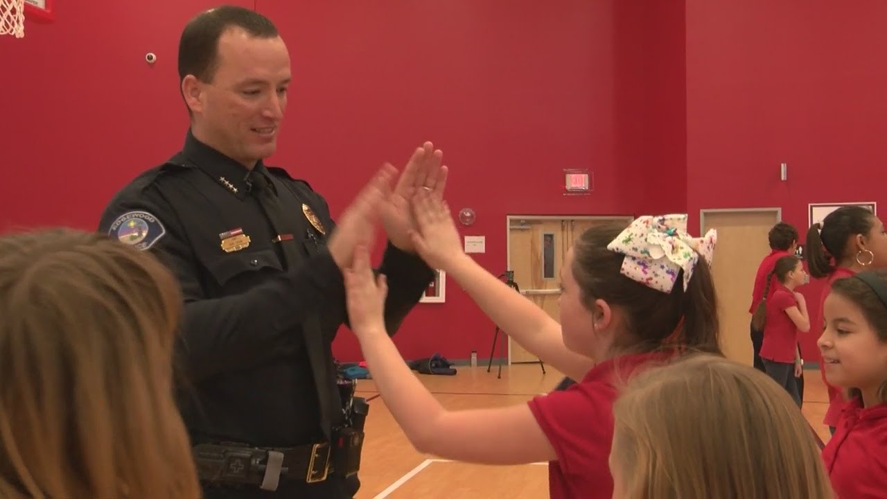 Edgewood Police grow special bond with students through new program ...