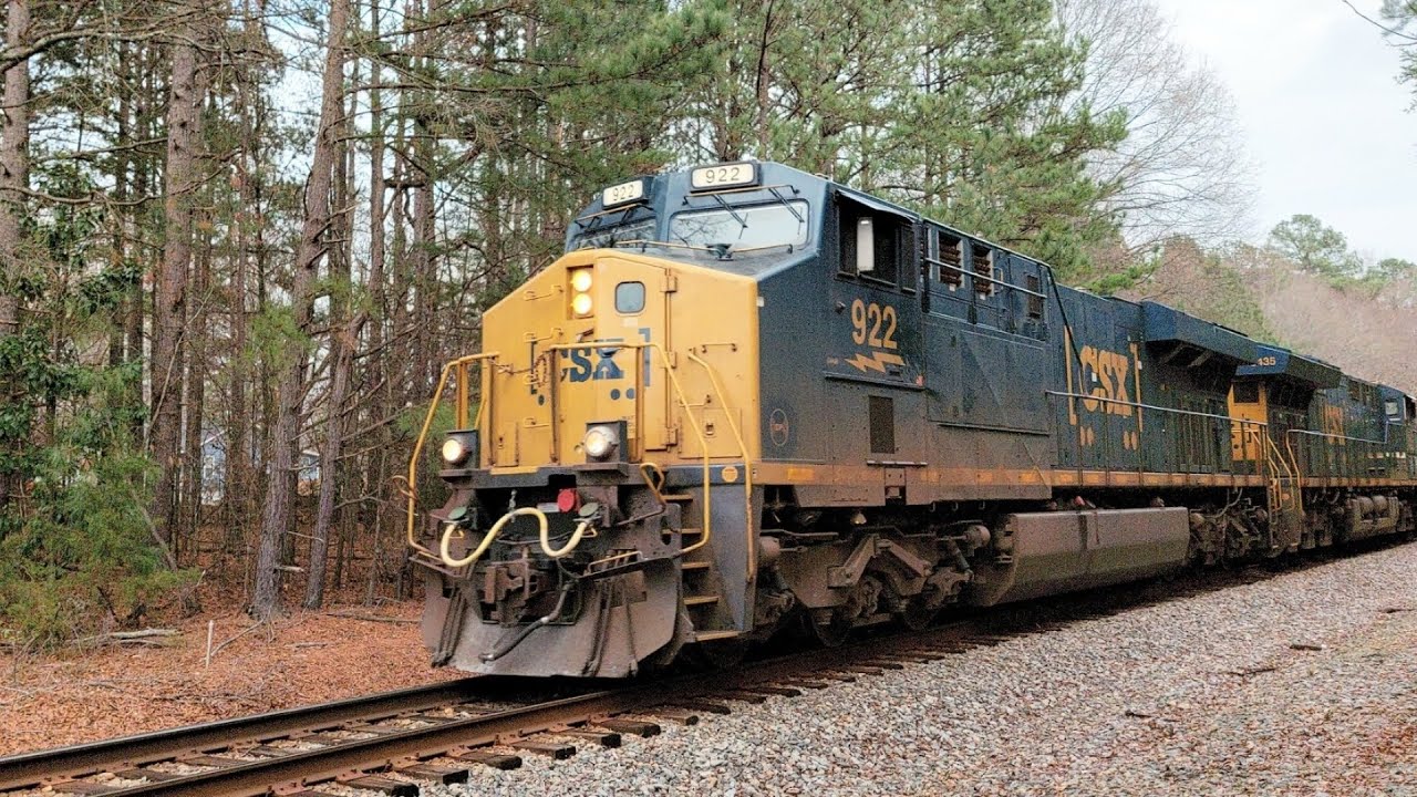 CSX I038 headed Westbound in Monroe NC with csxt 922 in the lead 12/9 ...