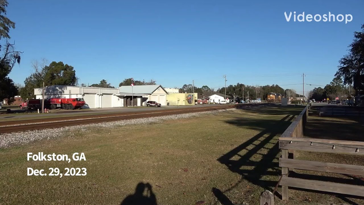 Folkston, GA, CSX locomotives 3413, 7242 & 745 power southbound rock ...
