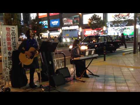 秋葉原駅前にHana Momo 1 ( Kando Jun - Ibuki Yui )