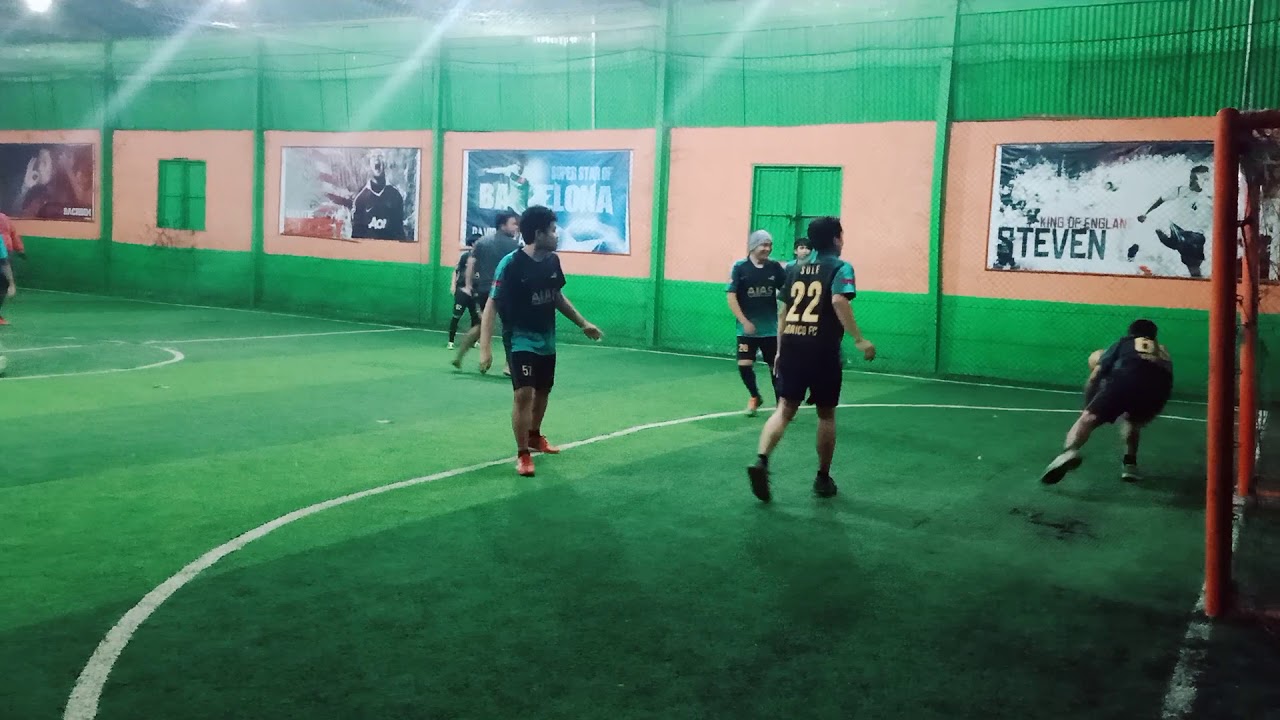 Main futsal bareng rekan kerja - YouTube