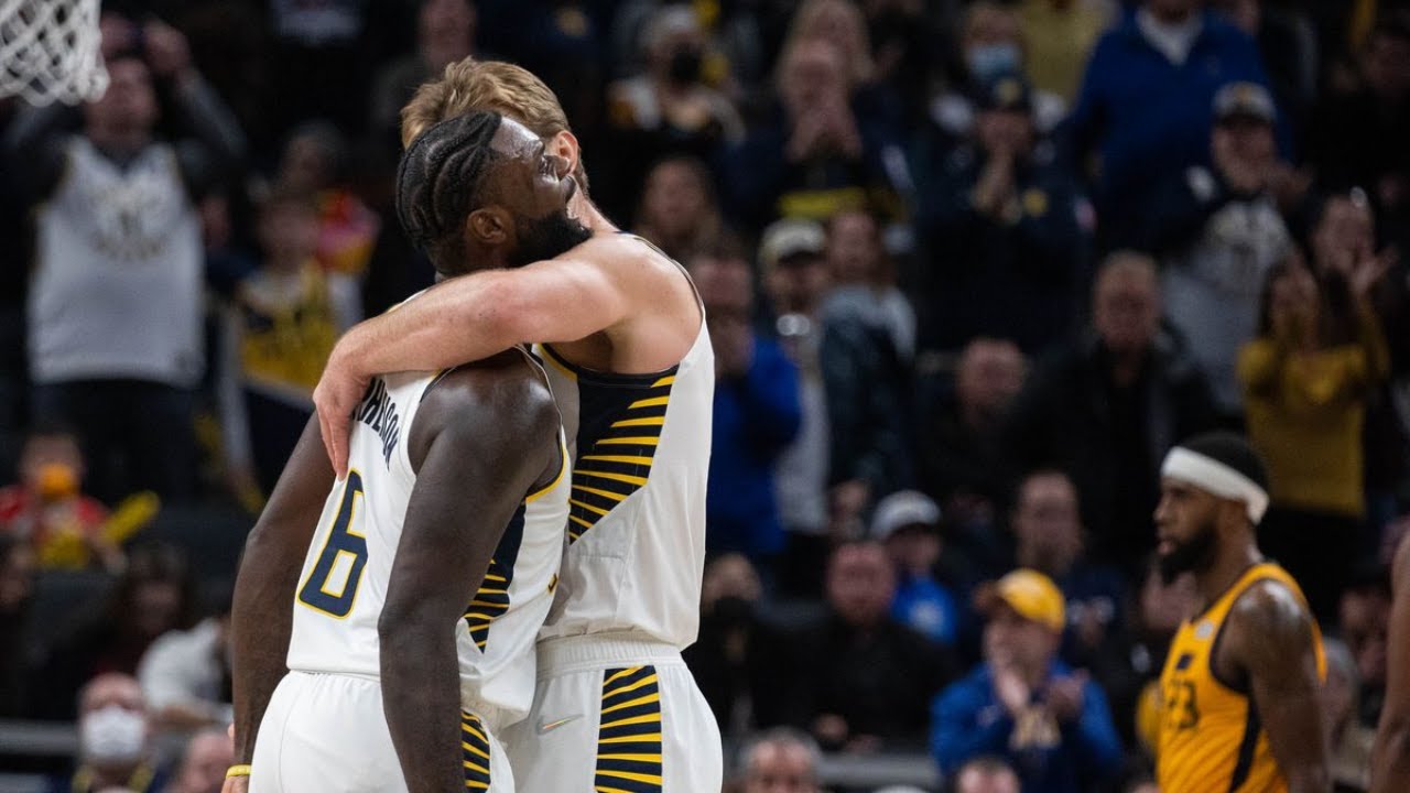 Courtside At An Indiana Pacers Game - YouTube