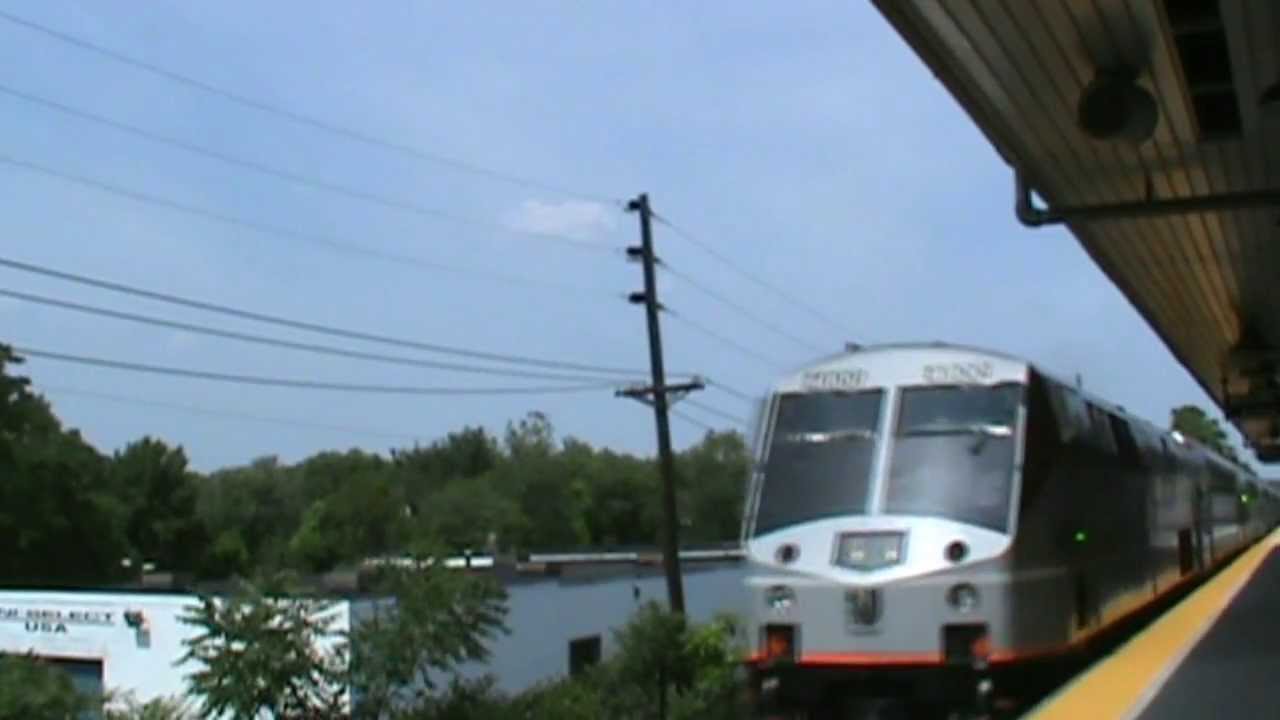 NJT P40 on the Raritan Valley Line in Union - YouTube