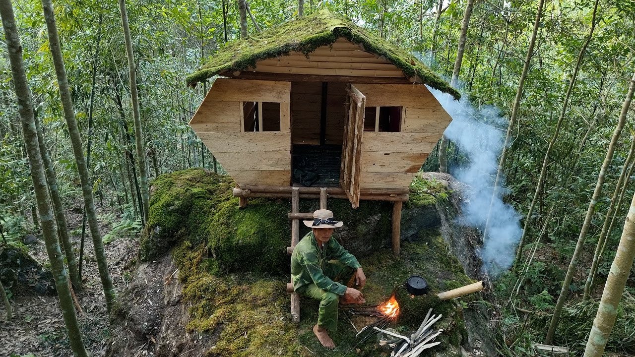 Build shelter on the rock - fireplace - cook - summer solo jungling ...