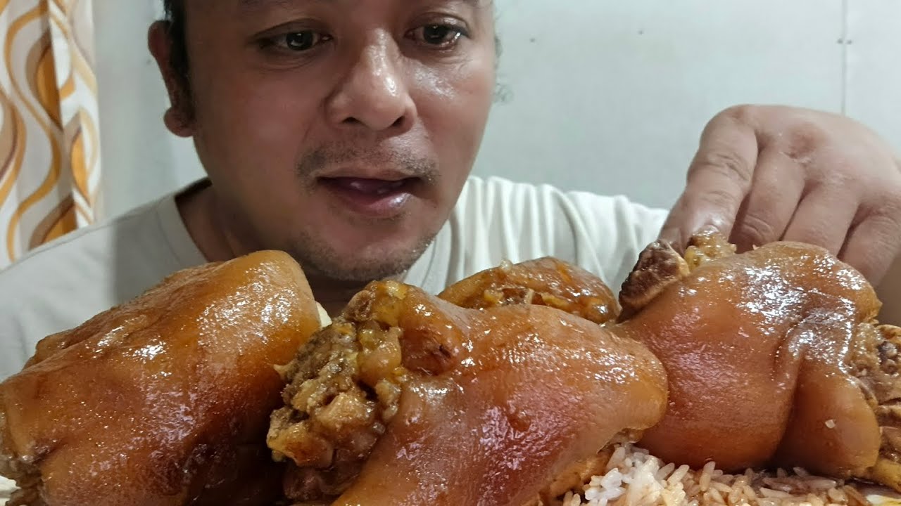 EATING DELICIOUS PORK FEET MUKBANG - YouTube