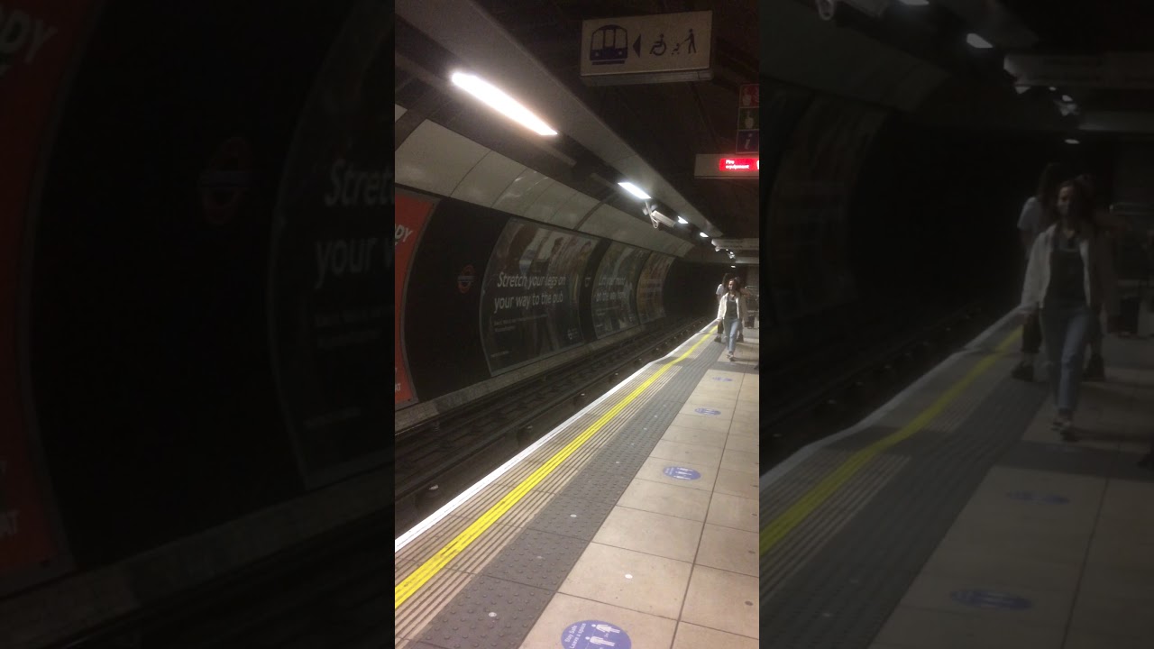 London's bridge underground station (Northern line). - YouTube