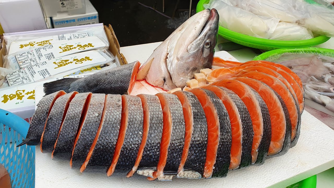 Taiwan Seafood Auction - Beautiful Salmon Steak Cutting and Fish ...