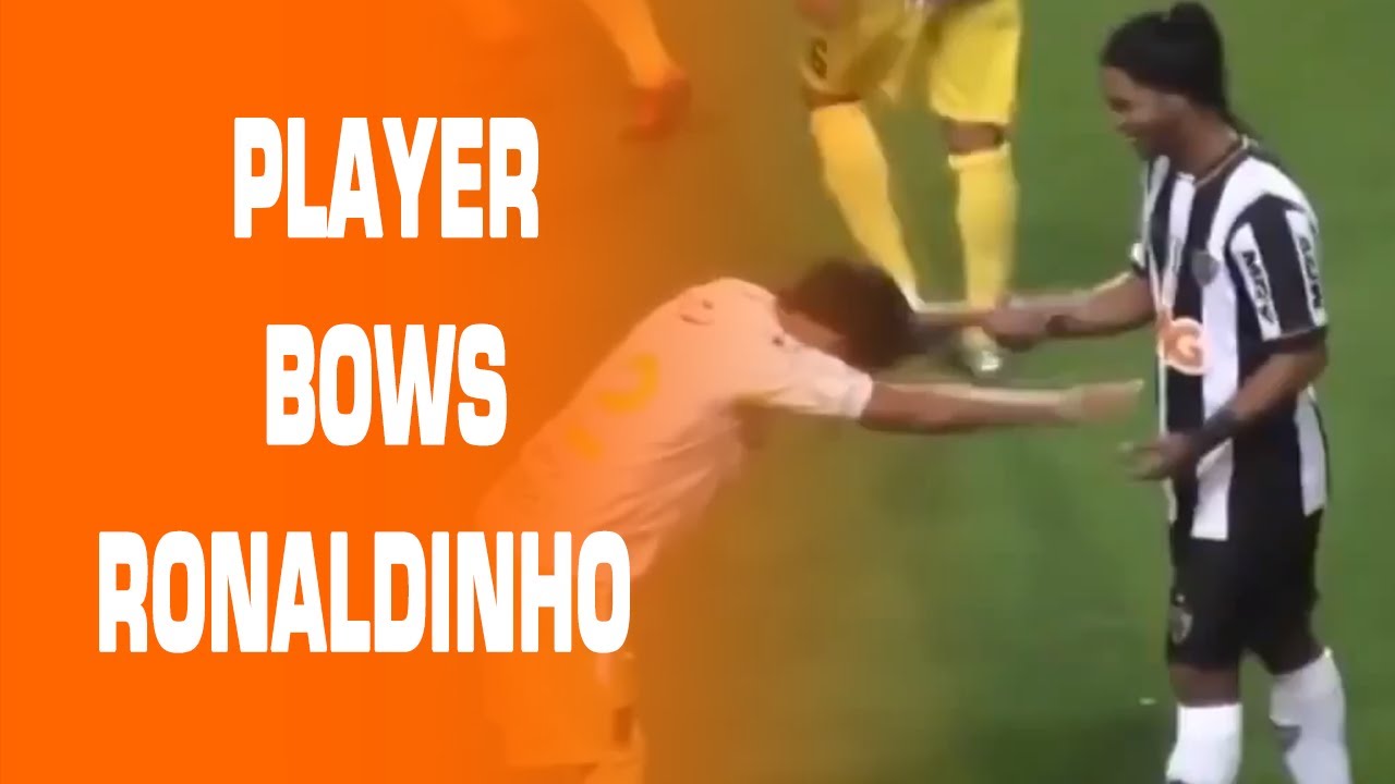 Player Bows Ronaldinho #Respect - YouTube