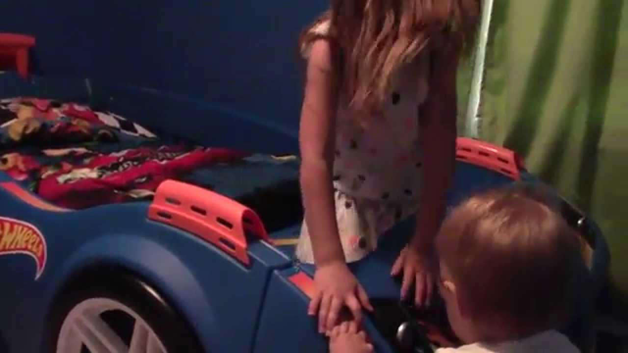 Step2 Hot Wheels Toddler To Twin Race Car Bed - YouTube