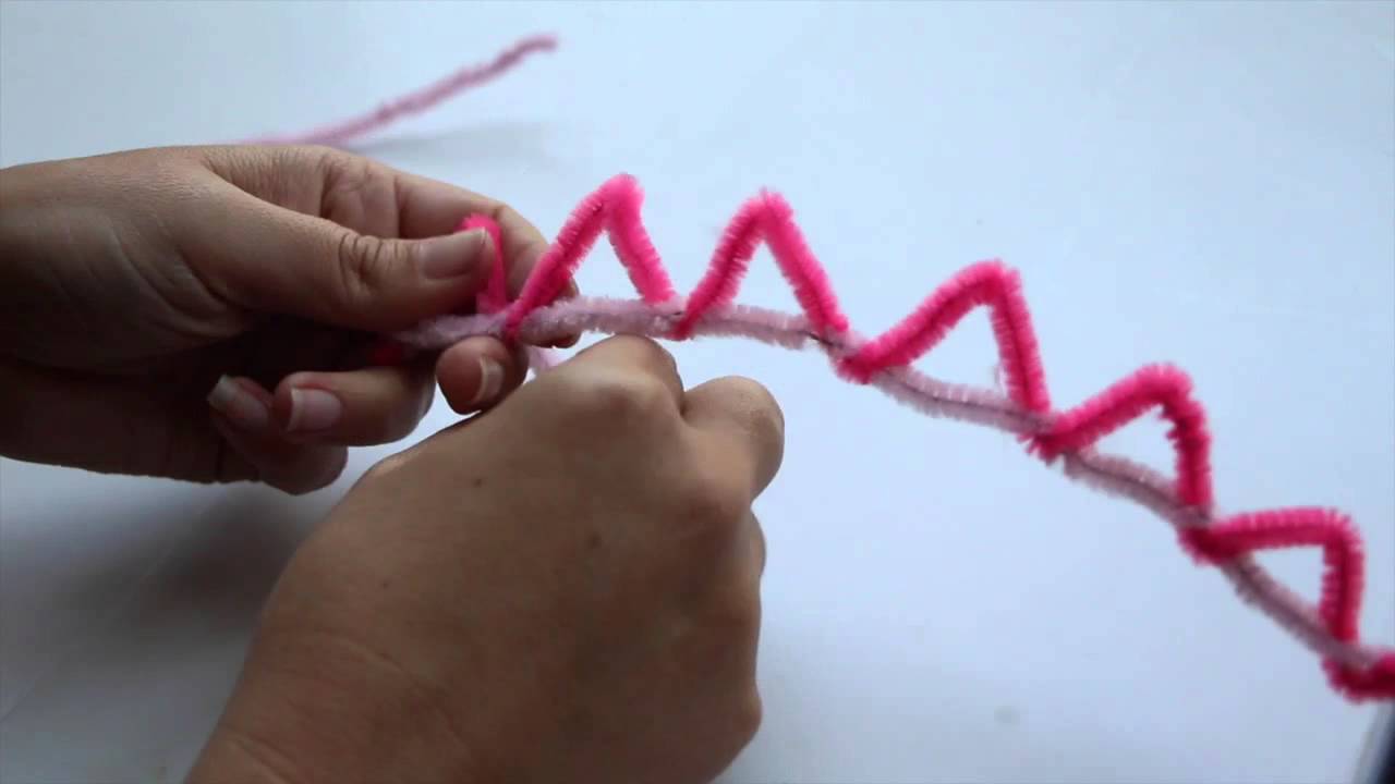5-Minute Pipe Cleaner Crowns - YouTube