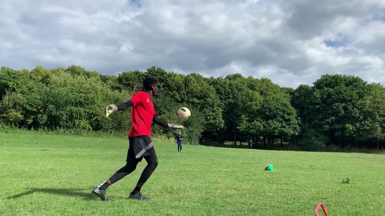 Goalkeeper side volleys technique - YouTube