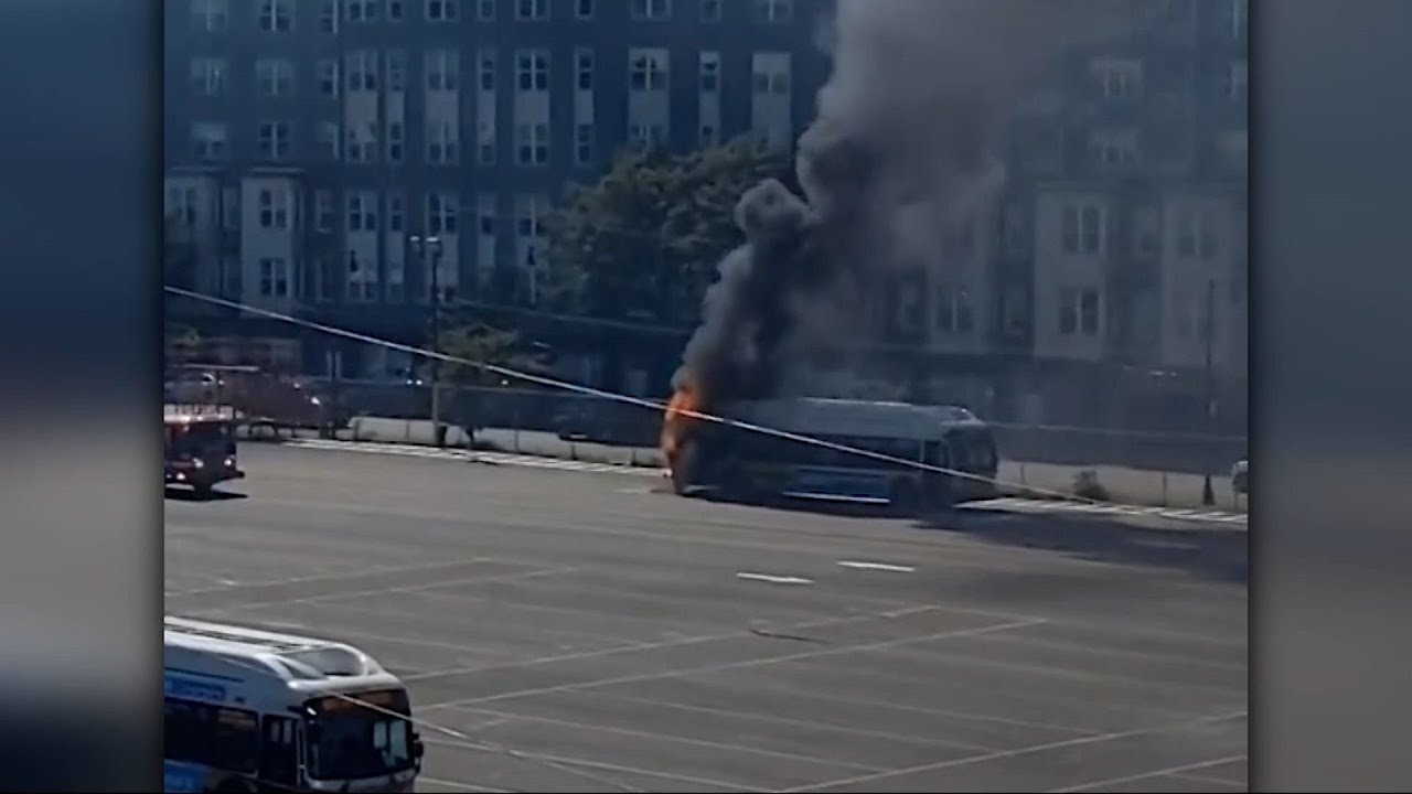 Witnesses describe bus driver's calm reaction to fire - YouTube