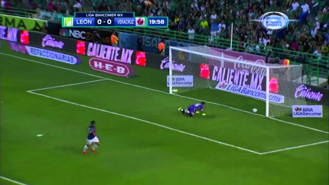 Golazo de Juan Angel Albín ante Club León - YouTube