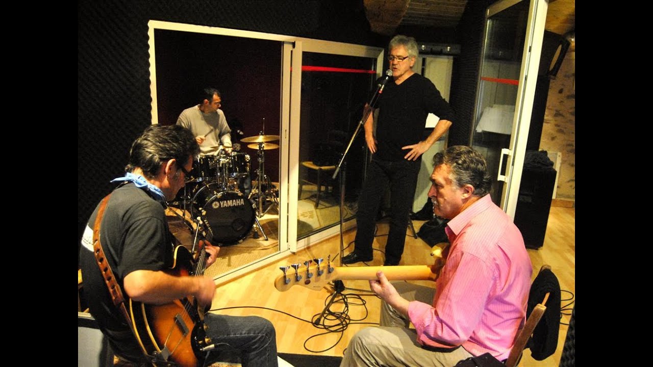 Les Bandits Manchots - YouTube