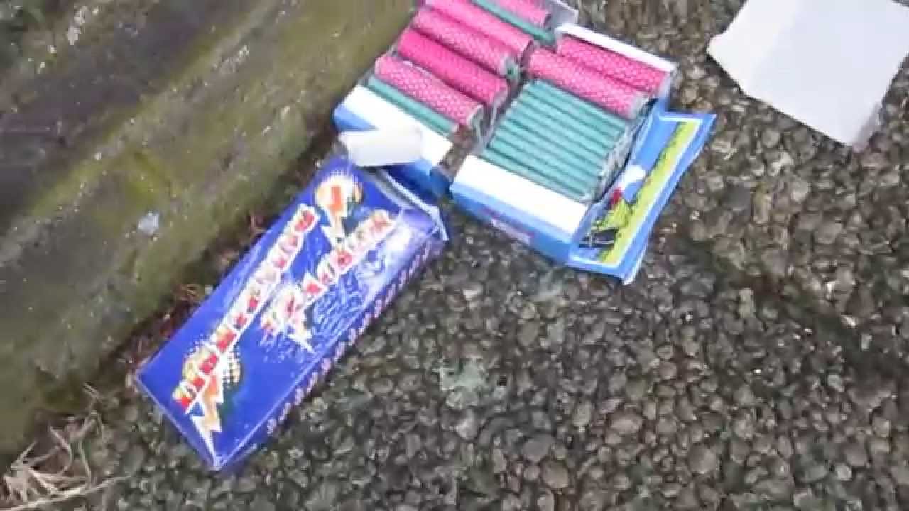 200x K0203 match crackers + 6x Lightning Thunders..losse filmpje Zena ...