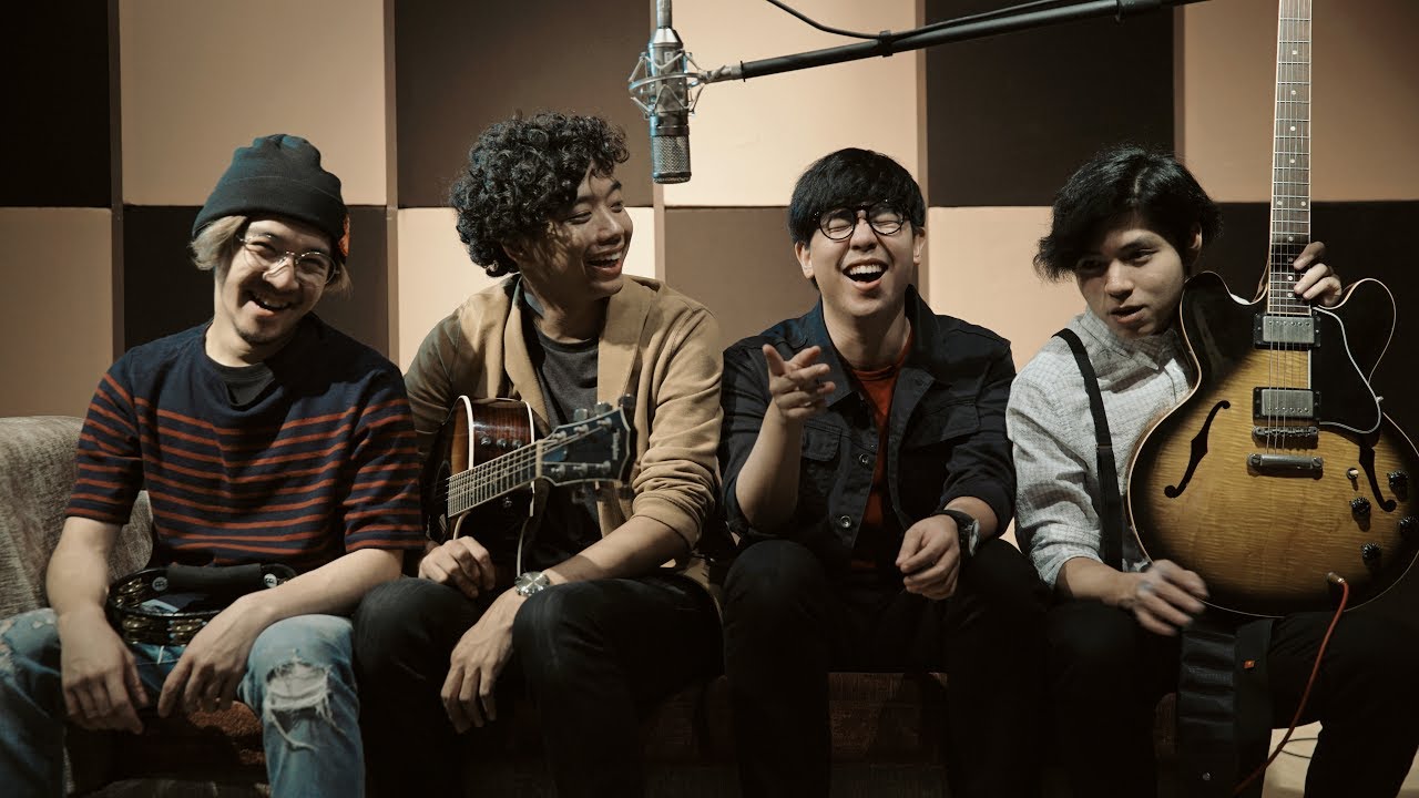 Tilly Birds - เขาเป็นใคร (Acoustic Live Session) Chords - Chordify