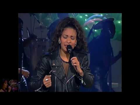 Selena - Amor Prohibido/Bidi Bidi Bom Bom - En Vivo Show