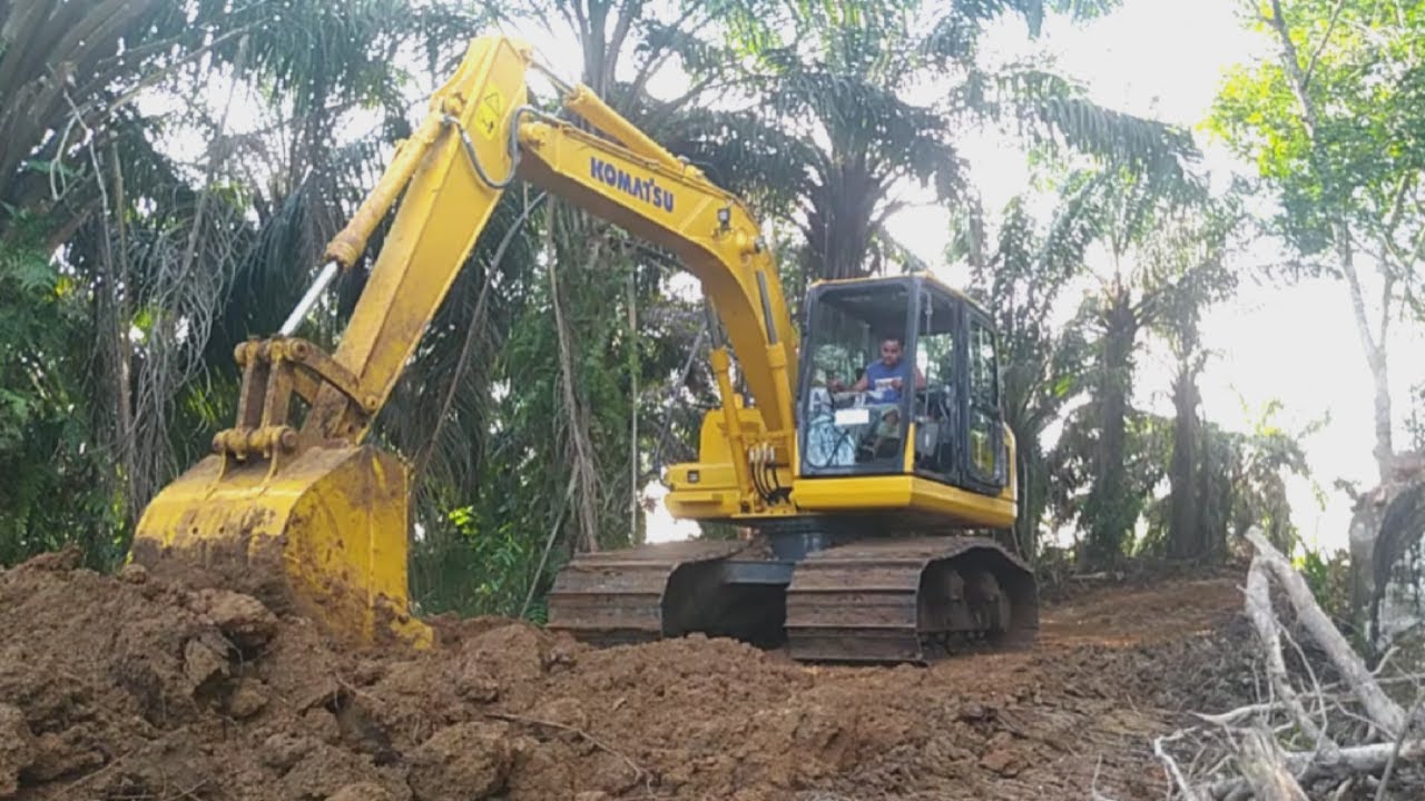 EXCAVATOR KOMATSU PC 135 MEMBUAT JALAN BARU DI HUTAN - YouTube