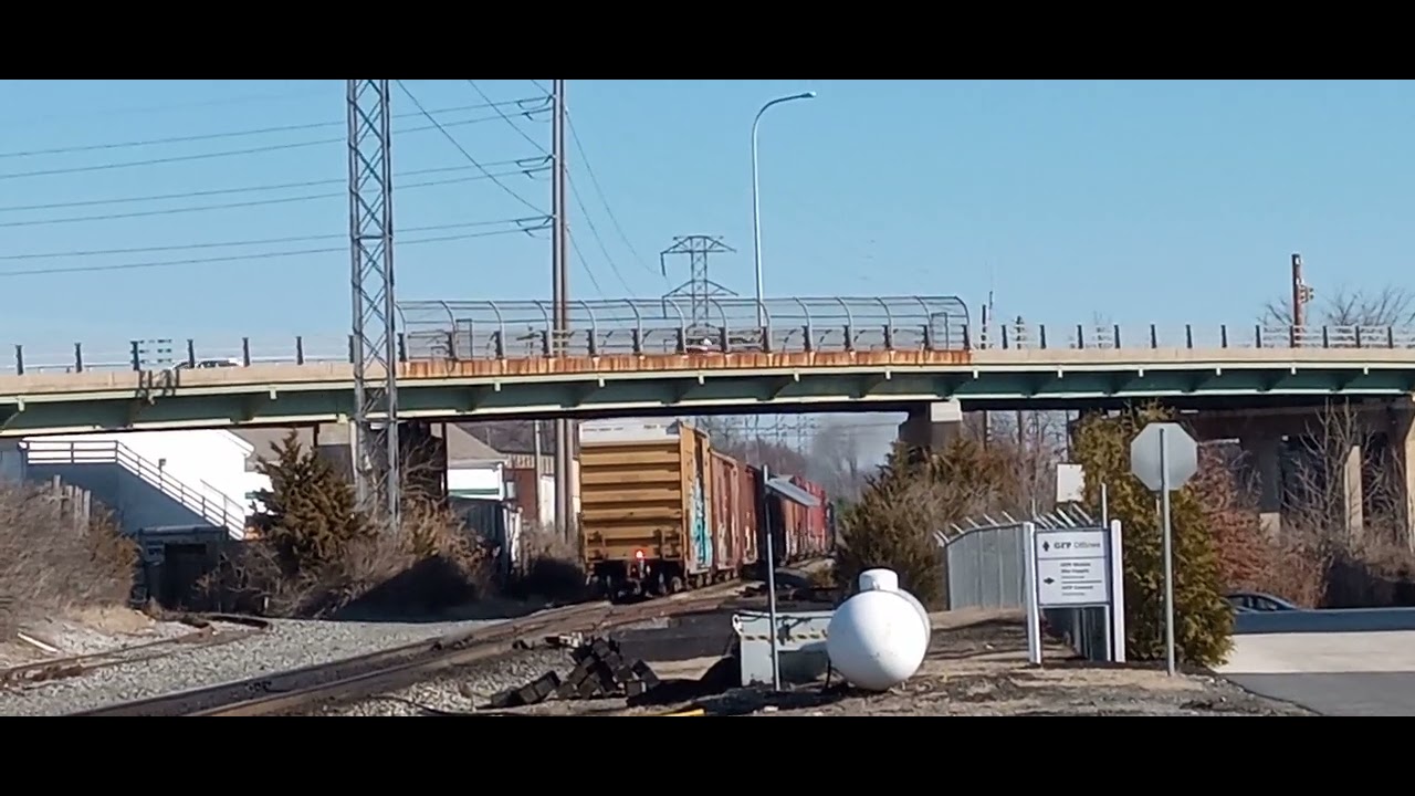 CSX Y102 accelerating east from Elsmere Junction on 2-26-25 w/ 10 cars ...