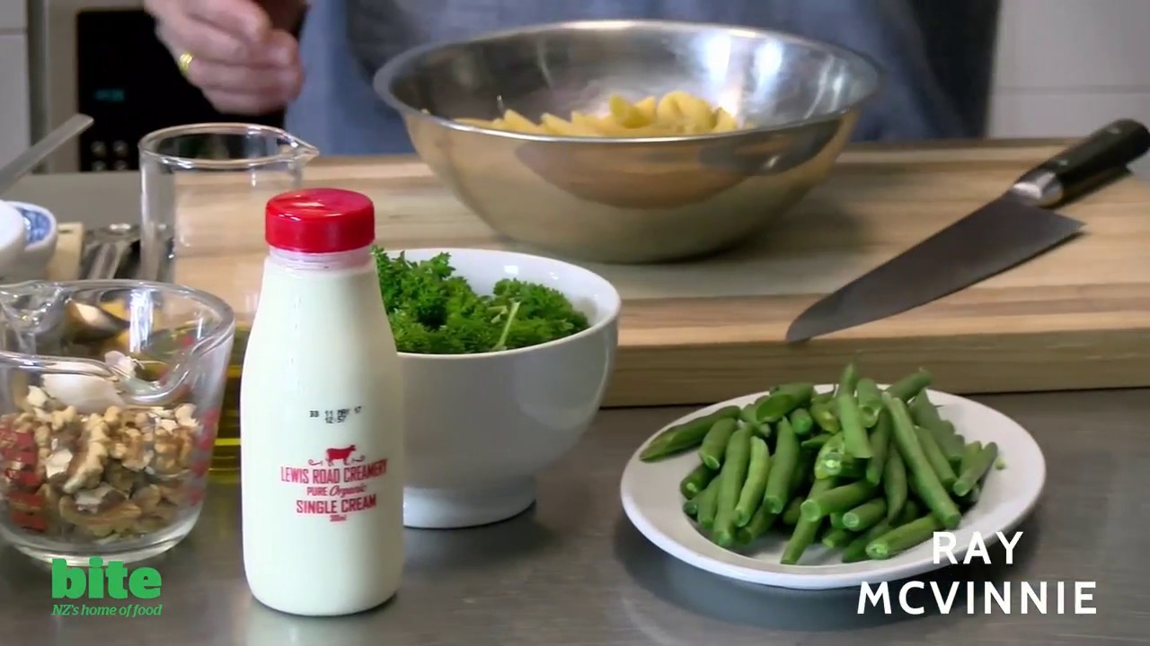 Ray McVinnie Recipe Encore Screening Pasta with Walnut Pesto - YouTube