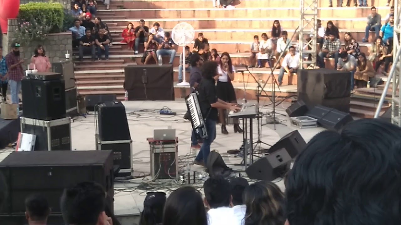 MOMO FESTIVAL 2018 LIVE BAND PERFORMANCE - YouTube