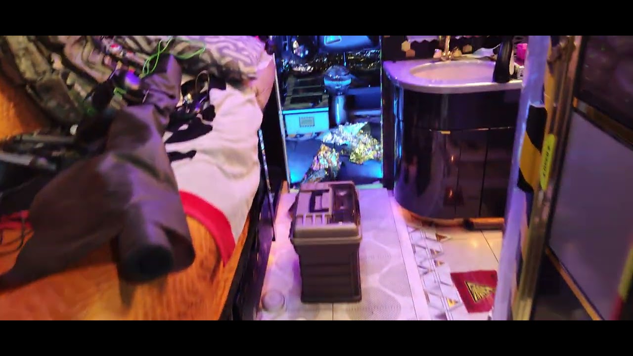 Star Citizen Space Bus under maintenance Tour of the USS Atlantis ...