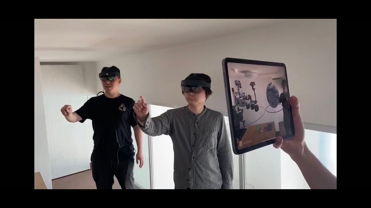 HoloLens 2 + iPad Pro 实现多设备第三人称视角 - YouTube
