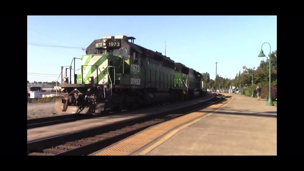 BNSF 1973 & BNSF 1456 (Ex-BN) lead intermodal out of Vancouver - YouTube
