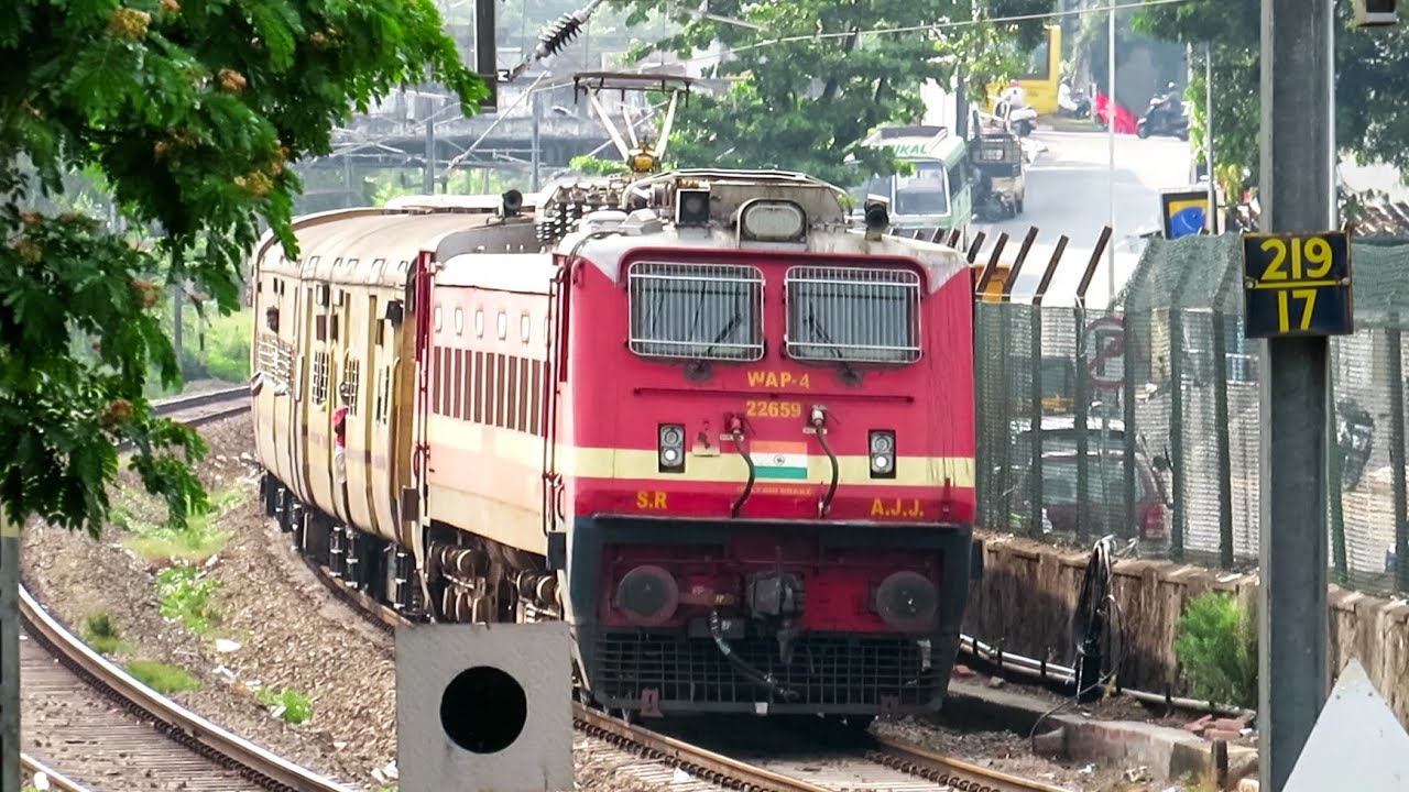 Ananthapuri Superfast Express arriving at Trivandrum Central railway ...
