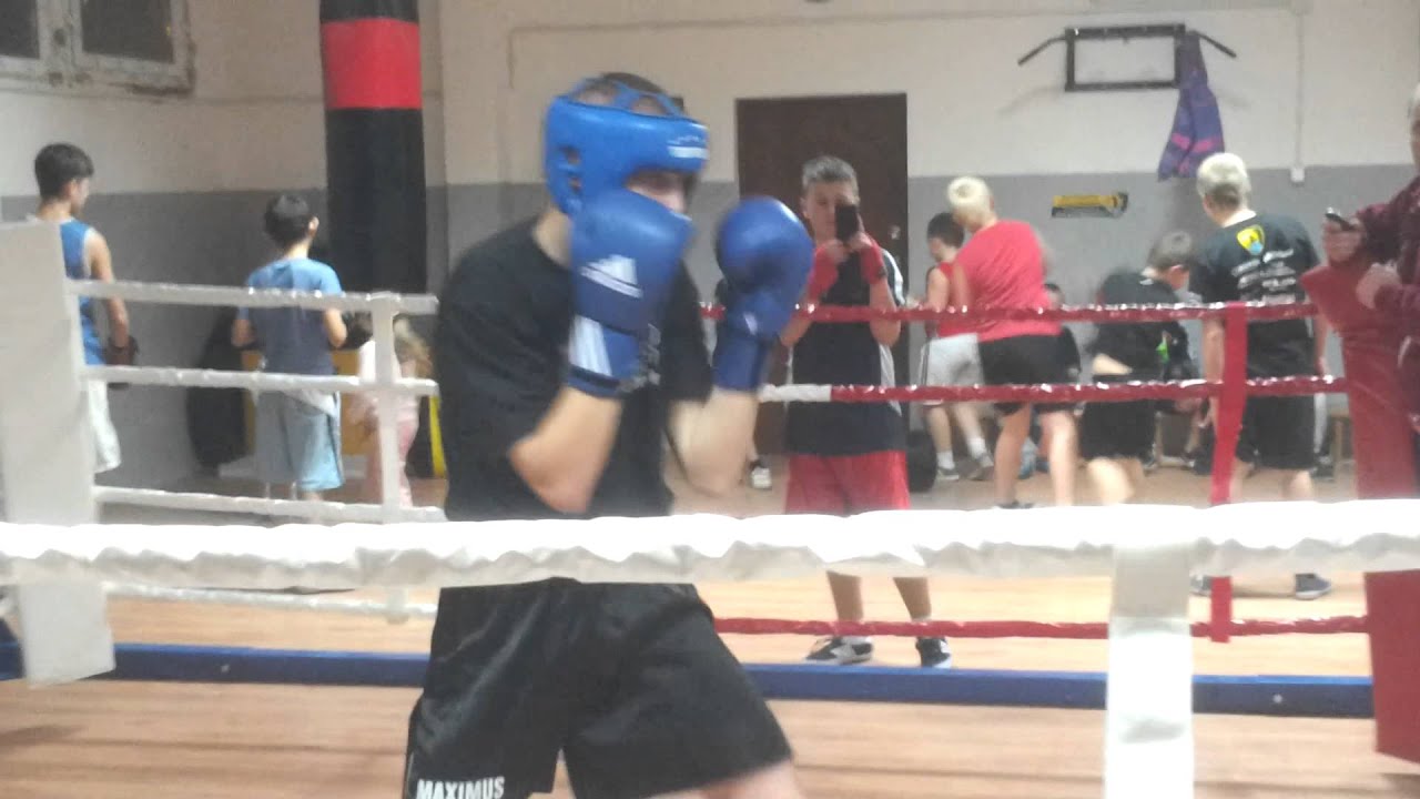 Konrad Olszewski sparing - YouTube