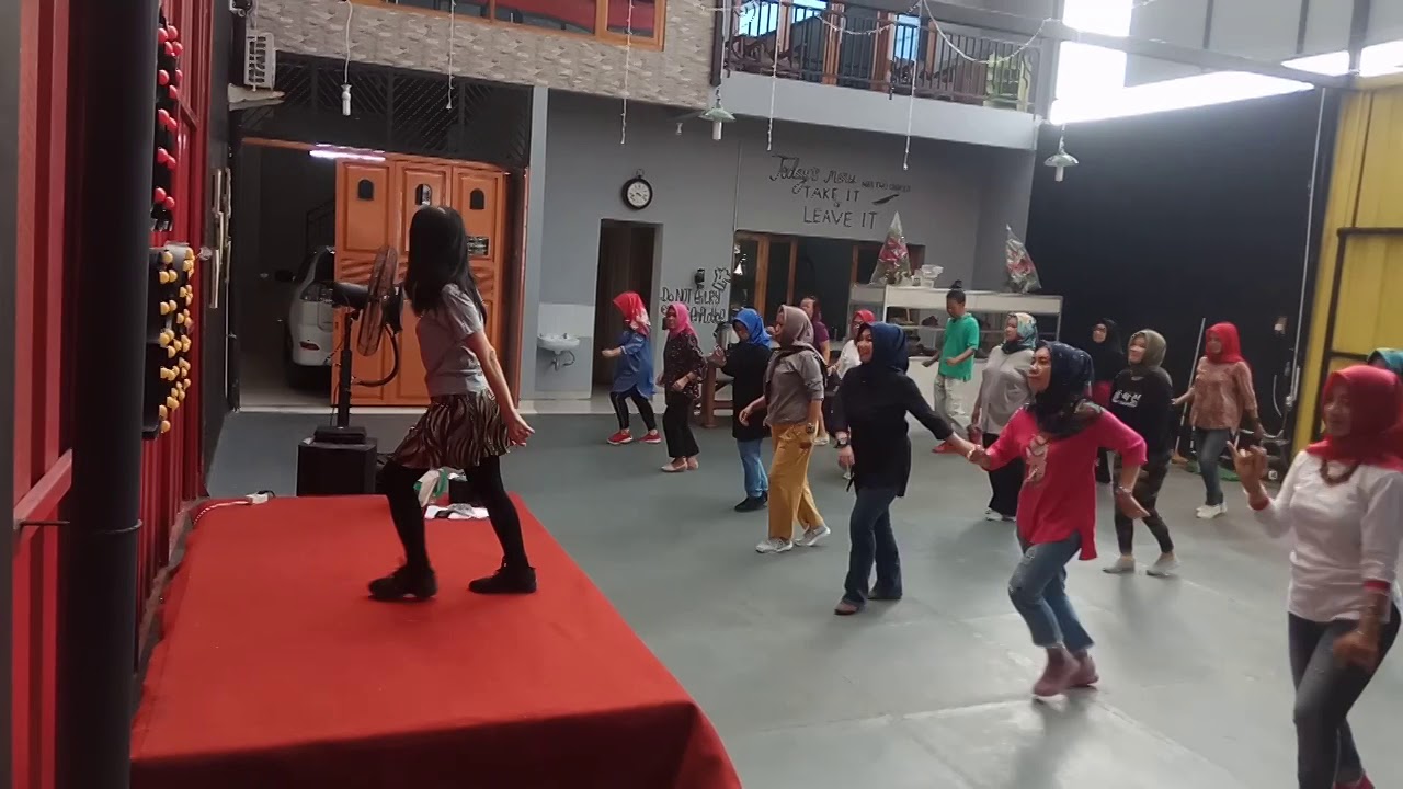 SAJOJO Line Dance - YouTube